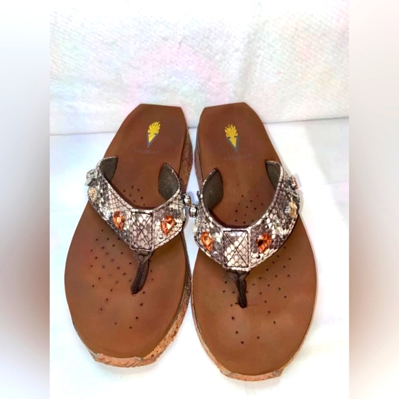 Volatile | Shoes | Volatile Womens Flip Flop Wedge | Poshmark